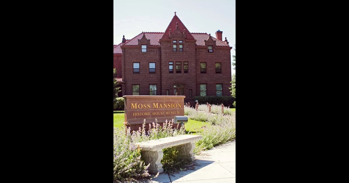 Discover the Moss Mansion